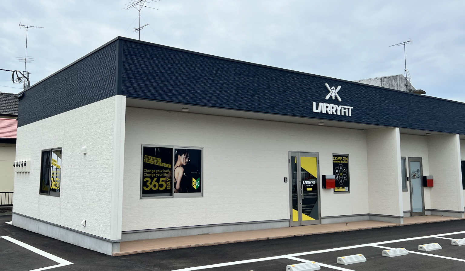 LARRY FIT YUKI STAGE